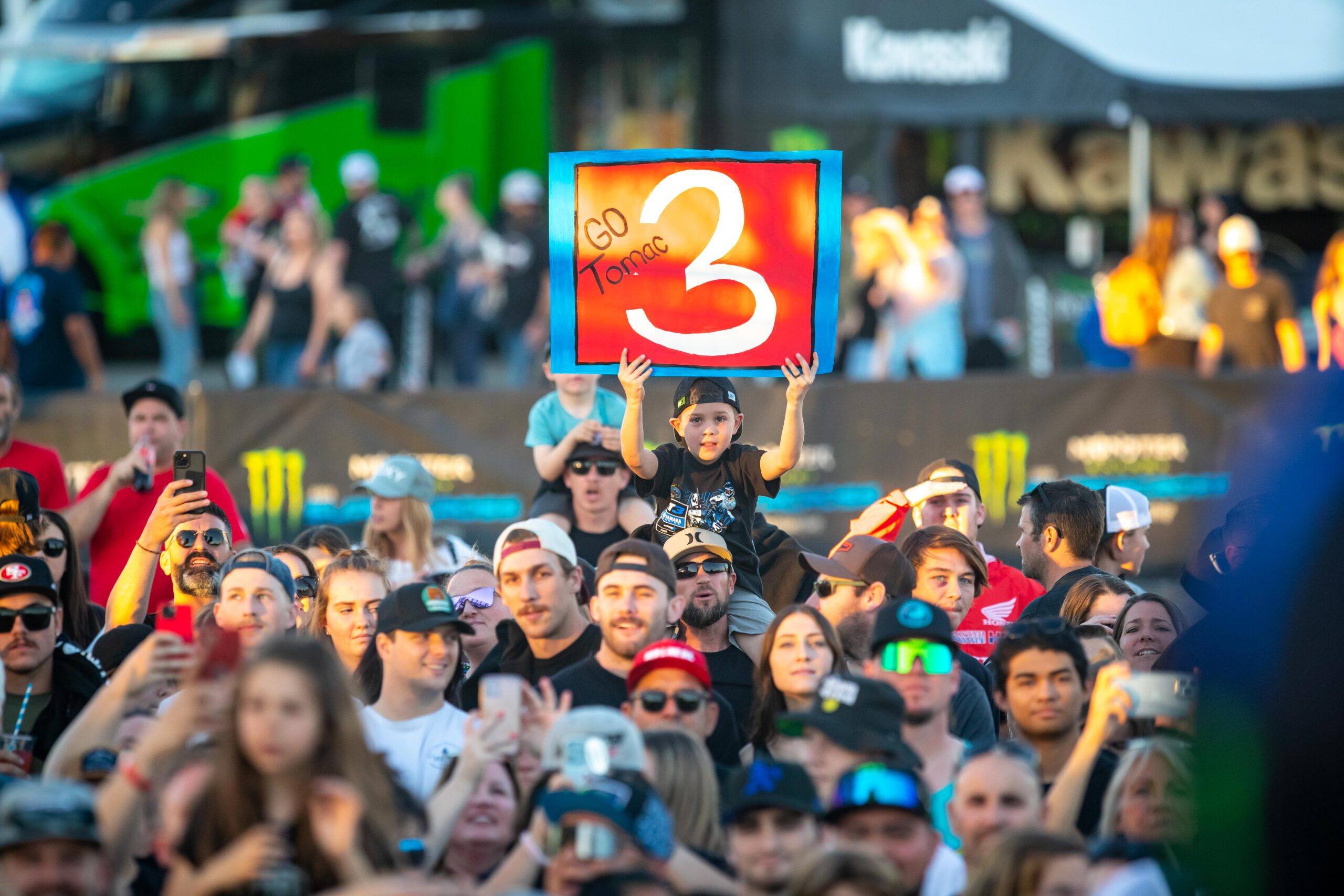 Friday Fan Zone and Practice | SuperMotocross